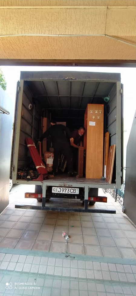 Компания парней поможет вам
