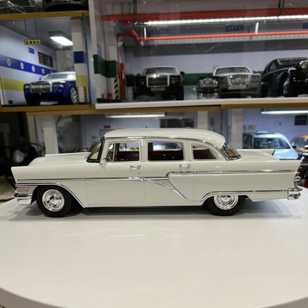 Модель 1:18 Mersedes Benz C63 AMG