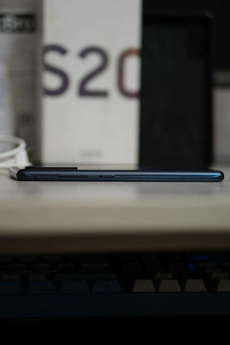 Samsung Galaxy S20 FE (6/128) в отличном состоянии
