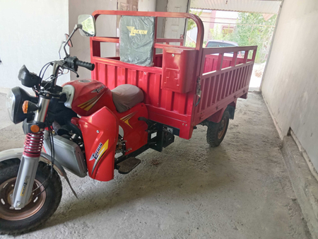 Lochin moto sotiladi