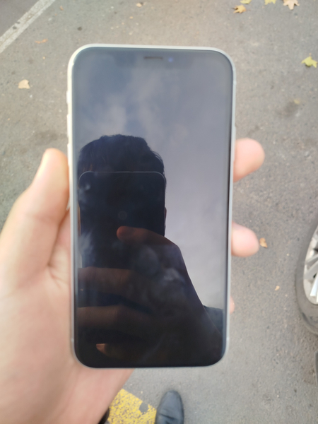 iPhone XR 128/79 140$