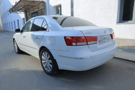Hyundai sanata sotiladi