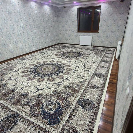 Sharq gilam baza Olim polvon