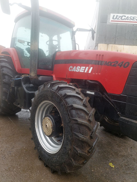 Case Traktor MX 240 sotiladi