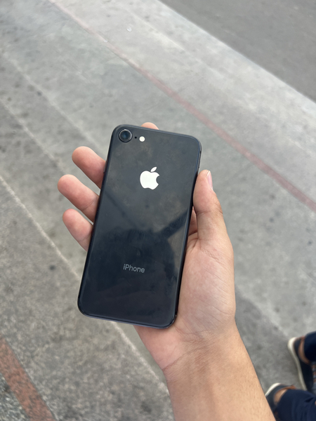Iphone 8 sotiladi