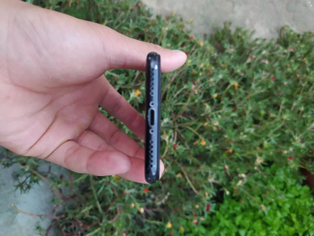 Iphone 7  sotilad narx 8000min otib bergan joyi bor