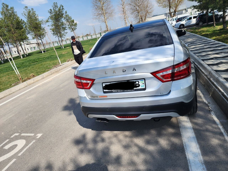 Lada Vesta cross