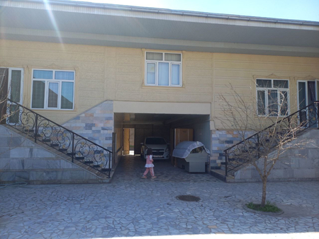 Uchaska sotiladi 6sotix 10 xona