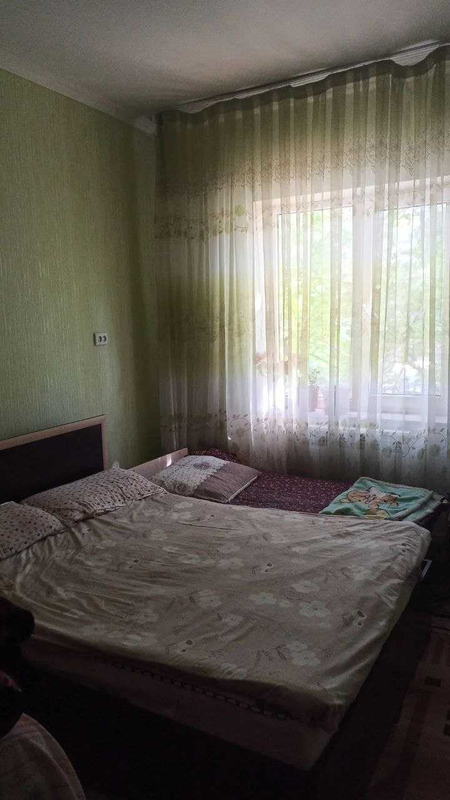 Срочно продаётся 3-комнатная квартира в 8-микрорайоне