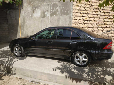 Mercedes-benz c-class2003 год