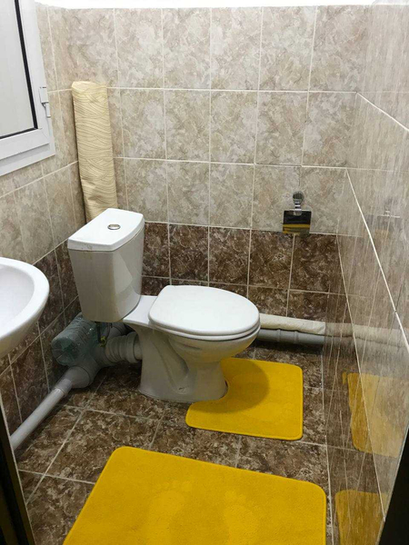 Motrida 7 etajli domlarning 3 etajida 3 xona ijaraga beriladi oilaga