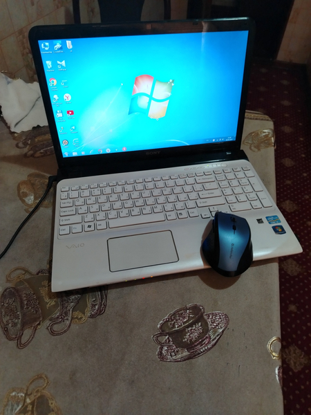 Sony VAIO yaxshi holatda