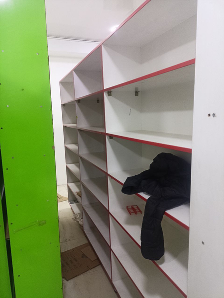 Полки для магазина.