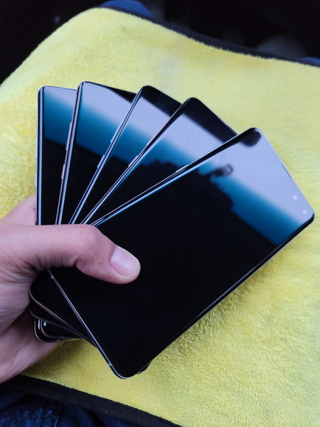 Samsung Galaxy S10 PLUS 5G. OzU 8/256 GB. Holati yaxshi