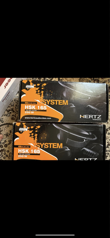 Продается Герц колонки Усилитель 1000w межикар 907 доминант Teyes cc3