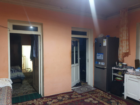 Hovli uy sotiladi