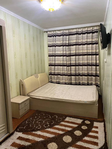 Chilonzor 2 zona 1- etajda uy sotiladi 60.000 dollor