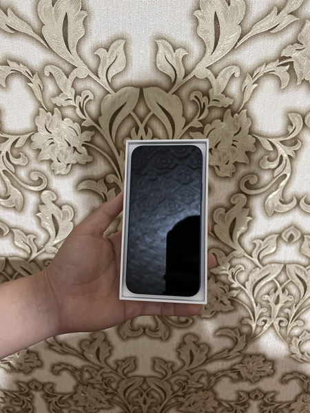 iPhone 12  64gb телефон в хорошем состоянии.