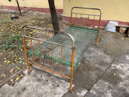 Железная кровать