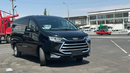JAC M 4 aftomabili endilikda Jizzax shaxrida