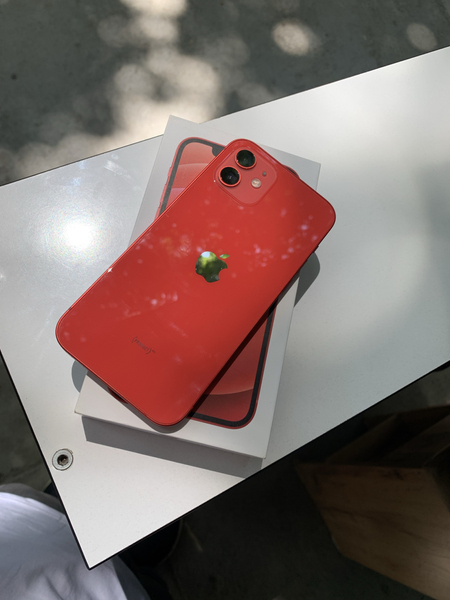 Iphone 12 red.