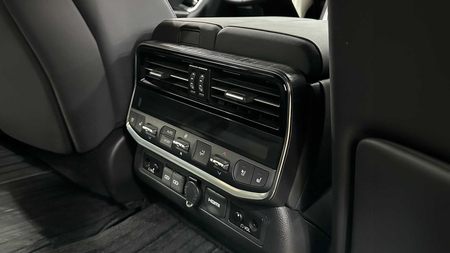 Toyota Land Cruiser 300 Luxury