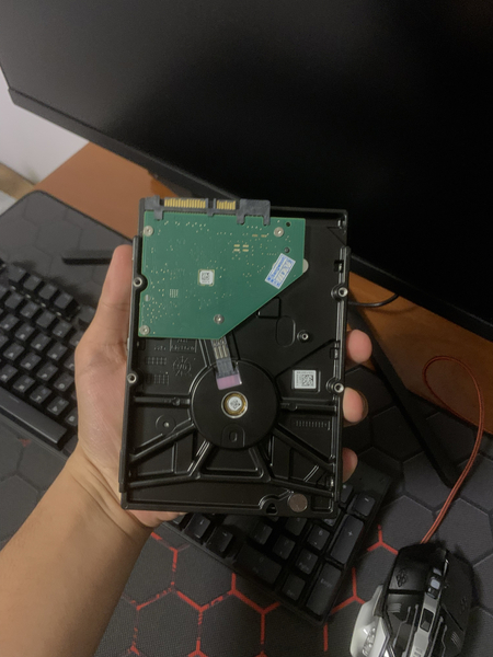 2 Tb hard sotiladi