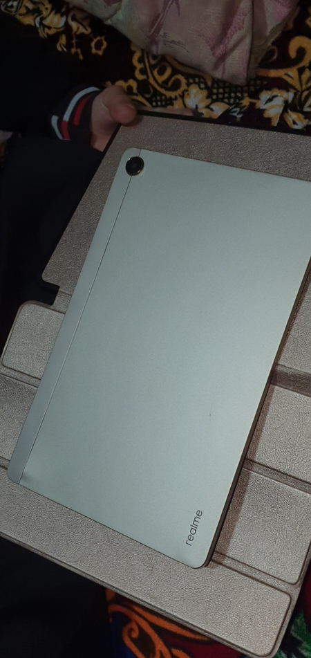 Sotiladi planshet realmi pad