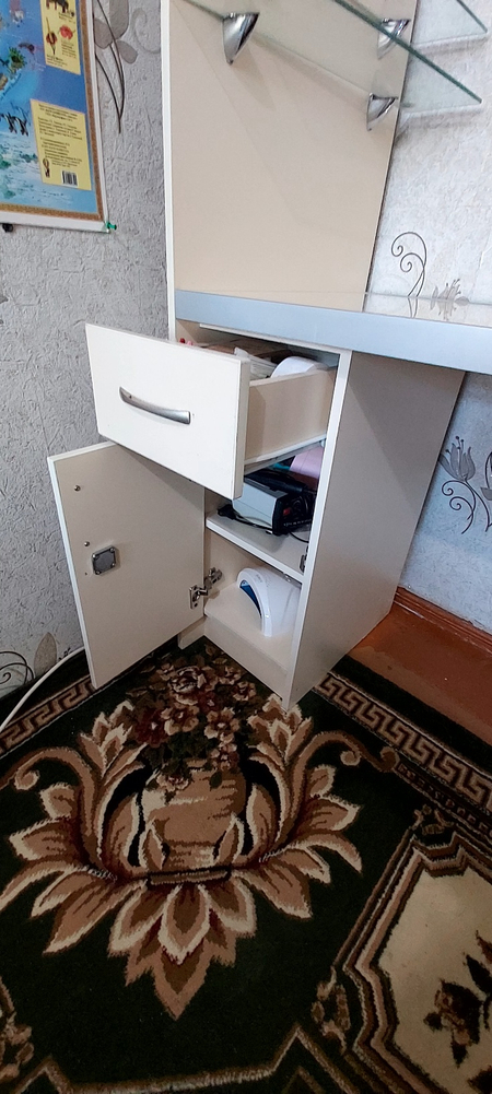 Продаю свой маникюрный стол,в хорошем состоянии!