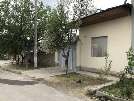 Quruq yer hisobida yer sotiladi.