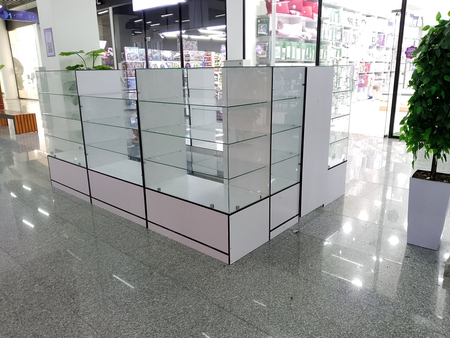 Magazin  apteka ofisnoy Polka vitrina stelaj mebel zakaz