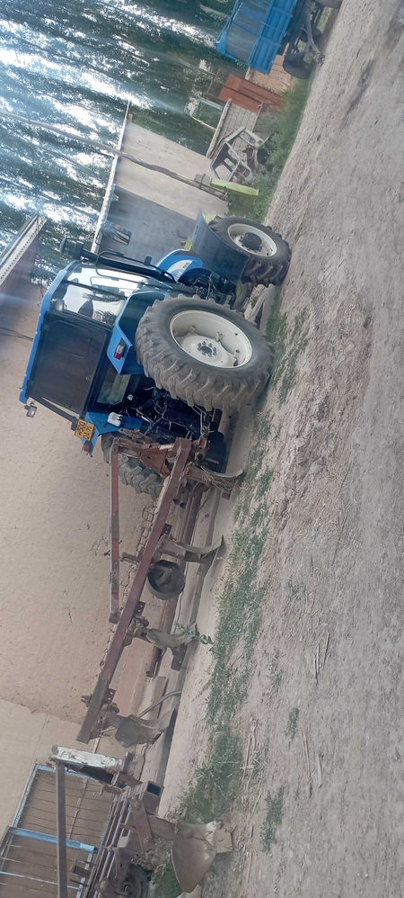 Yangi traktor sotiladi