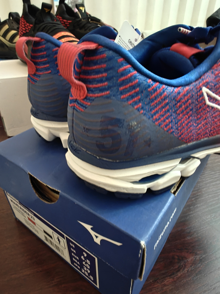 Крутые беговые кроссовки Mizuno