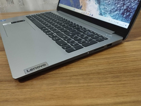 Lenovo IdeaPad / I5-1235U / DDR4 8GB / M.2 256GB / 15.6