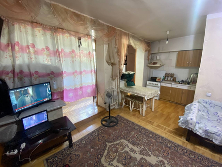 Продам 3х комнатную на 2ом этаже,  Ц6, кирпич