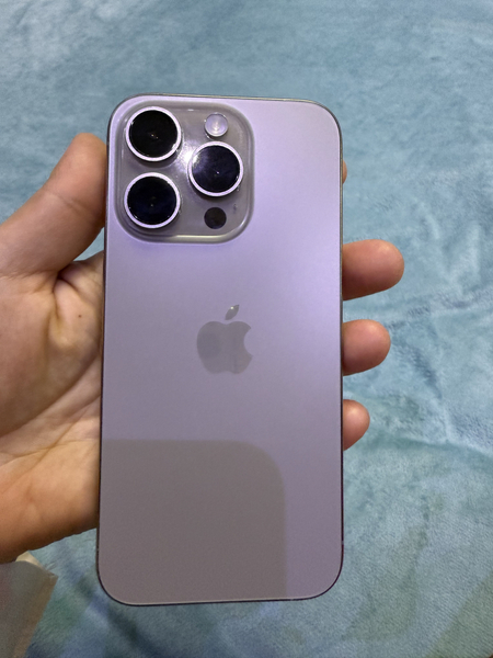iPhone 15 Pro 256 ГБ, Natural Titanium — Отличное Состояние!