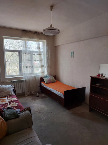 Срочно продаётся Чиланзар  3/3/4 кирпич массив 