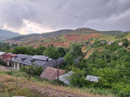 Продаётся земля с домиком.На верху бочки