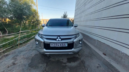 Pikap Mitsubishi