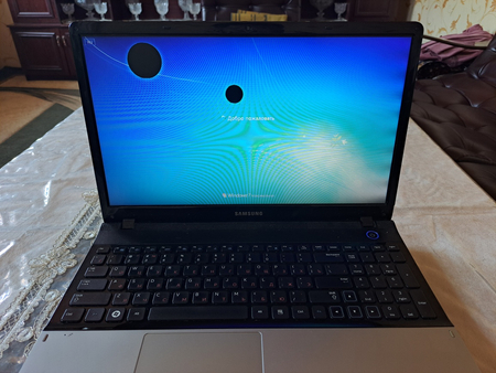 Ноутбук Samsung 300Е5