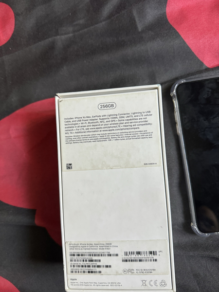 Продаю iphone XS MAX 256 Gb состояния идельное