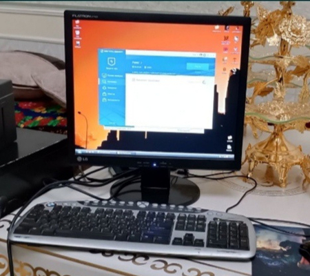 Lg 1742 manitor sotiladi