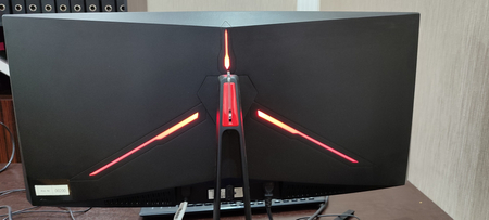 Monitor sotiladi IMMER 34