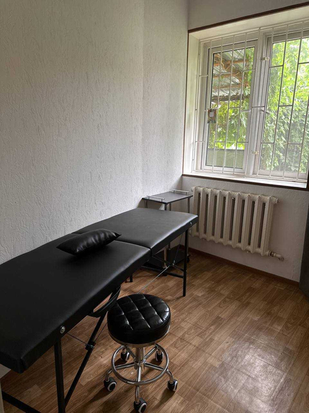 Prodaem kushetki (chemodan) pufiki i etajerki.