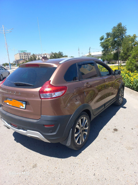 Lada xray cross srochna sotiladi