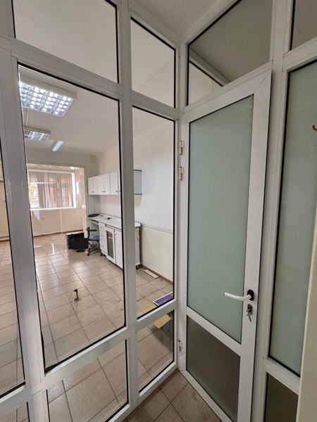 Аренда помещения 60м2 вдоль дороги Перекресток НБУ банка и бадамзар
