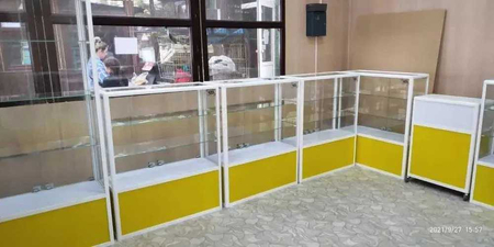 Прилавок витрина стеклянная из профиля, оборудование для магазина