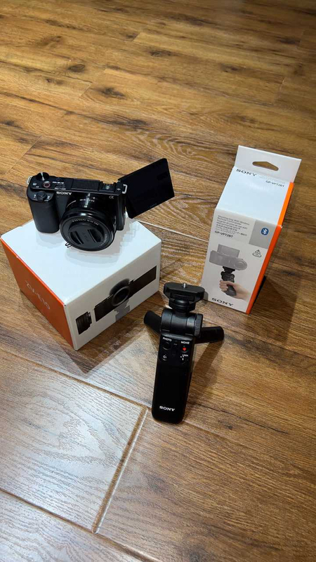 Продам камеру Sony ZV-E10 со штативом-рукояткой
