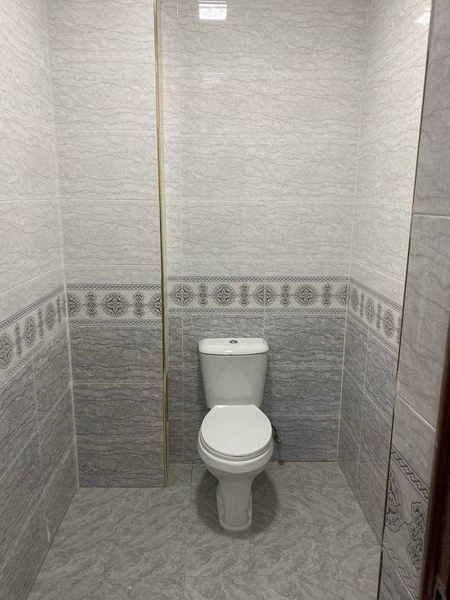 3 xolani uy barcha jixozlari bilan sotiladi
