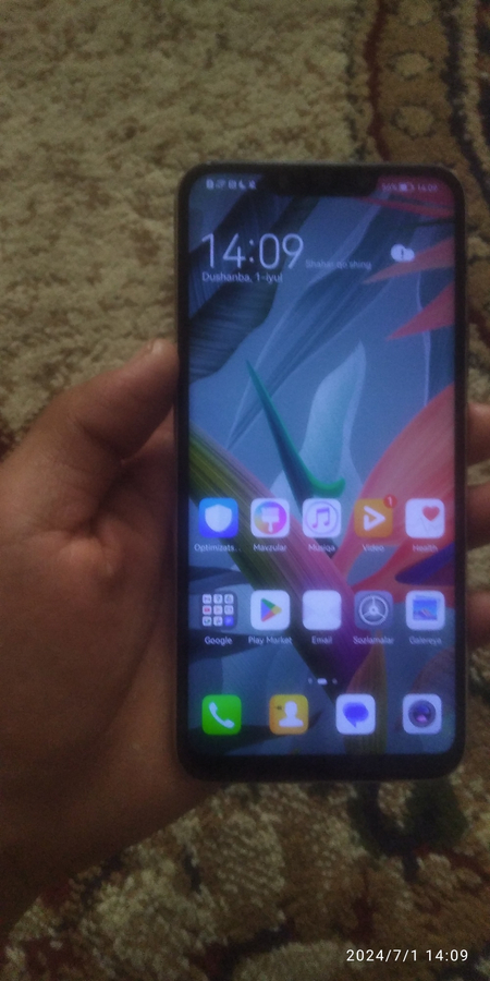 HUAWEI Mate 20 lite 
Айби кирилган бикинлари
Йузи хсмахдай екран
